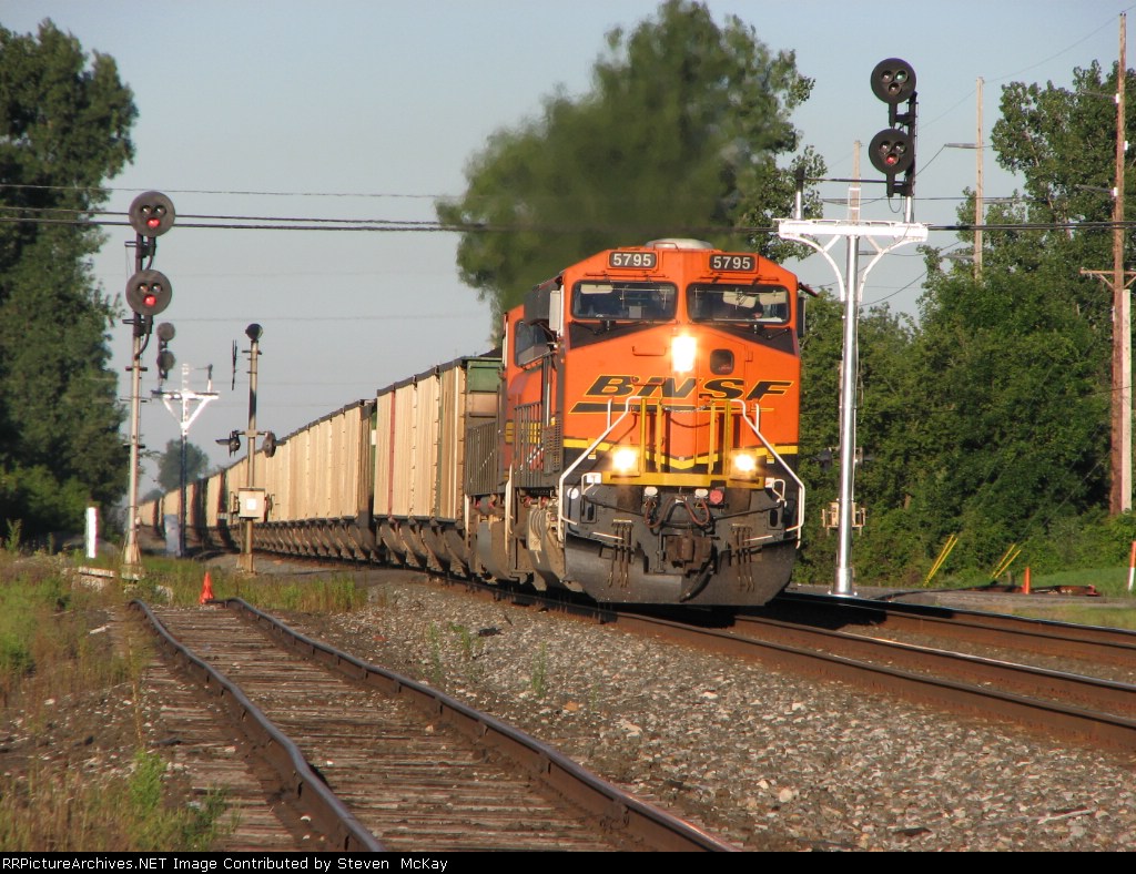 BNSF 5795